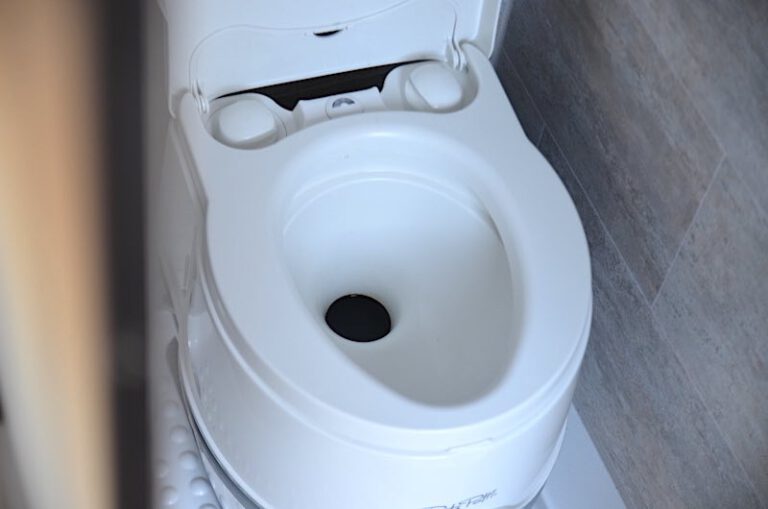 Thetford Porta Potti 565P im Test: Campingtoilette in neuartigem Design